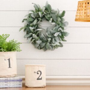 Step-by-Step Guide: How to Hang a Wreath on Your Wall
