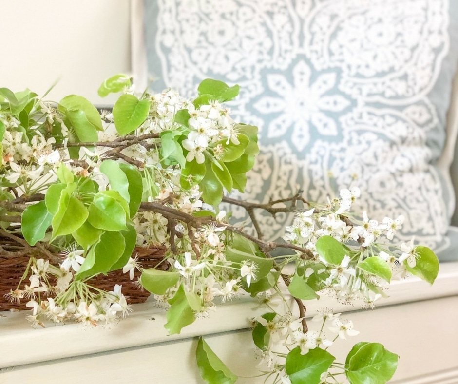 HOW TO ADD SPRING DECOR THAT WILL BRIGHTEN YOUR HOME LIFE ON SUMMERHILL