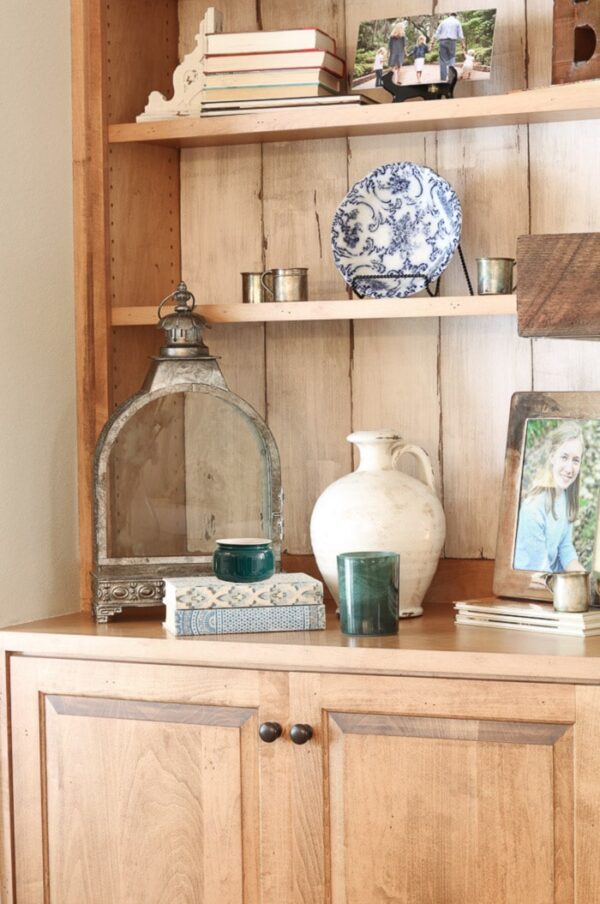 6 Easy Steps on How to Decorate a Bookcase