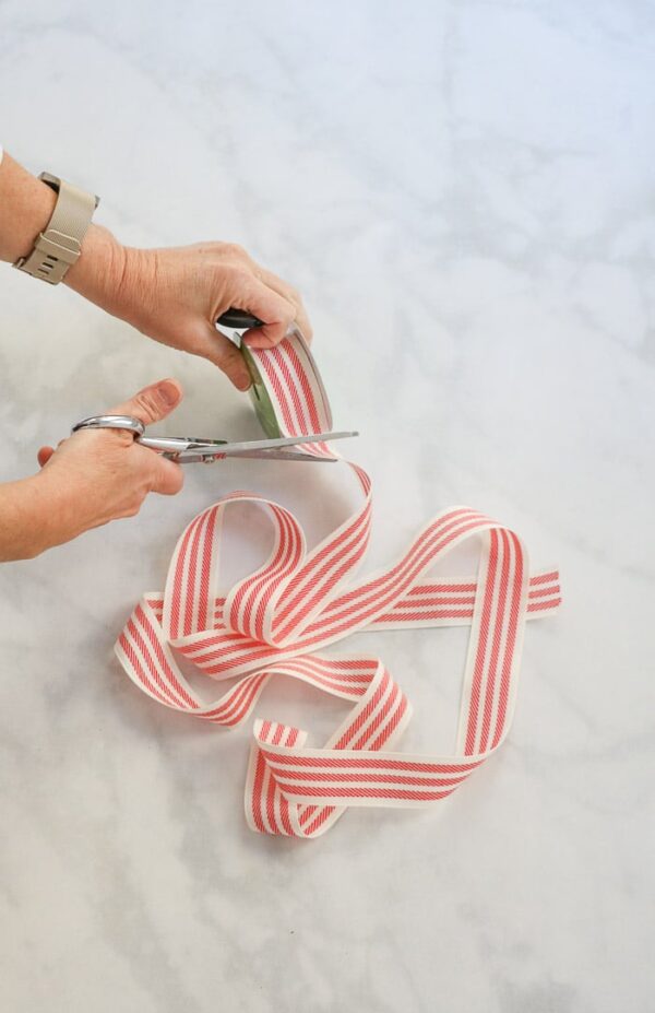 HOW TO HANG WREATHS ON WINDOWS WITH RIBBON