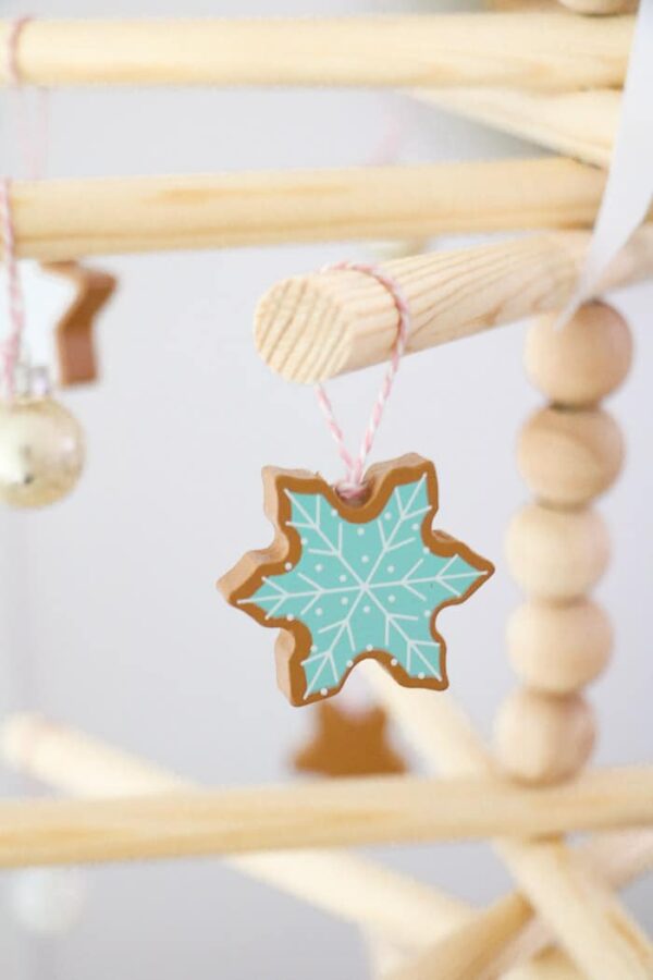 HOW TO MAKE A SIMPLE WOODEN DOWEL CHRISTMAS TREE