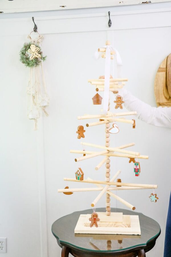 HOW TO MAKE A SIMPLE WOODEN DOWEL CHRISTMAS TREE