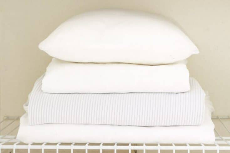 HOW TO FOLD BED SHEETS NEATLY FOR A TIDY LINEN CLOSET