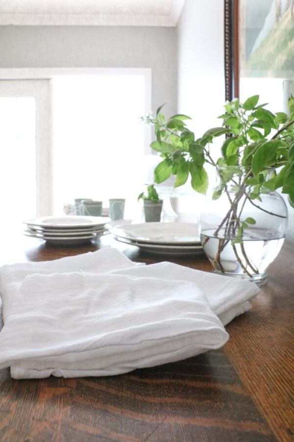 SIMPLE FRENCH COUNTRY TABLE SETTING IDEA FOR THE PERFECT DINNER PARTY ...