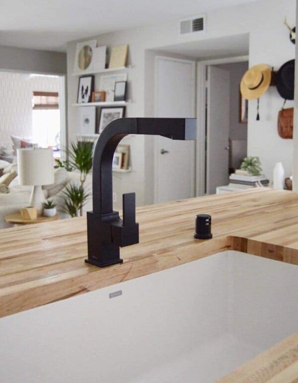 BEST KITCHEN FAUCETS FOR FARMHOUSE SINKS