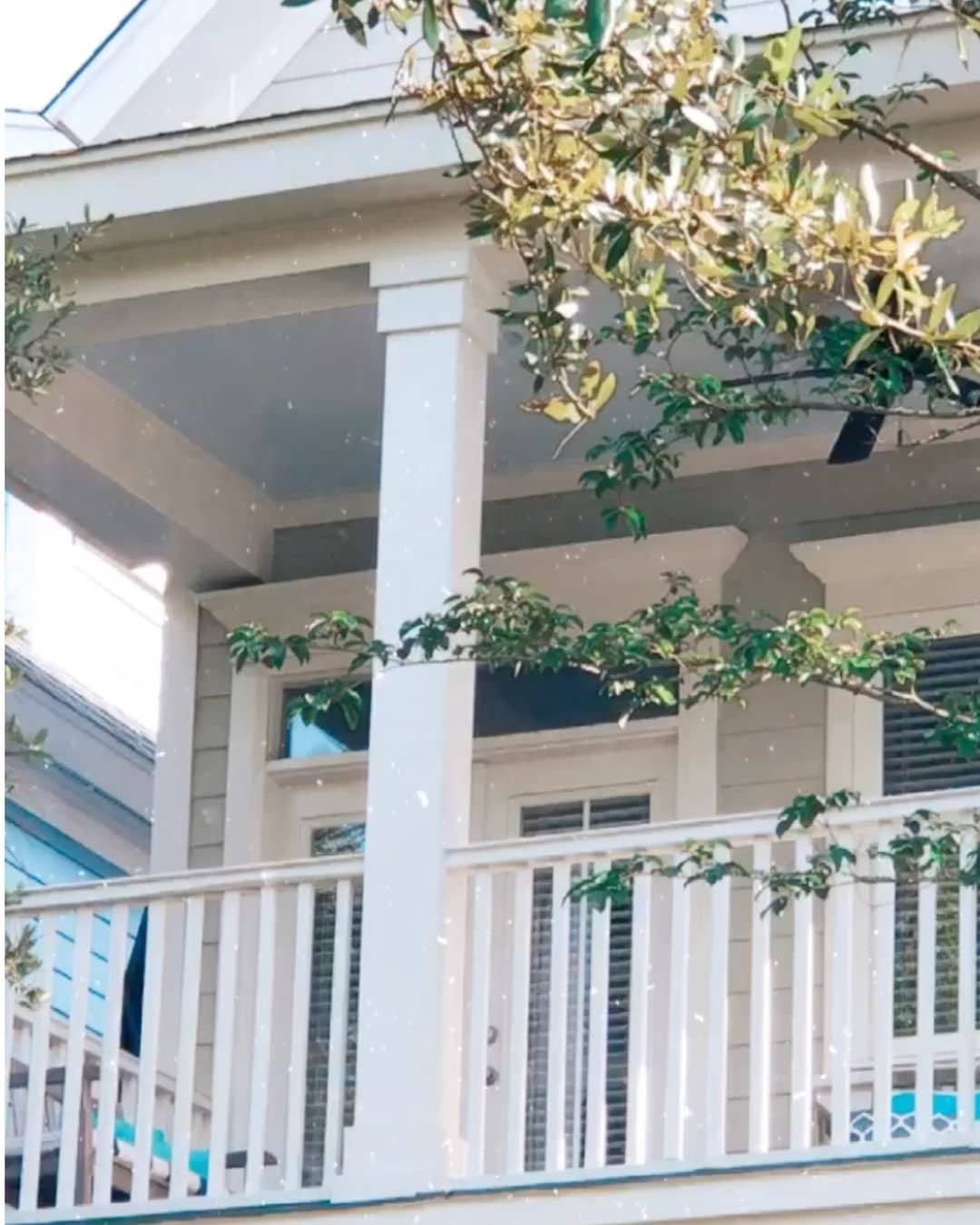 BEST HAINT BLUE PAINT COLORS FOR YOUR PORCH CEILING