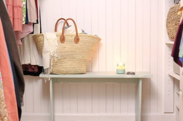 2 Simple Steps on How to Organize Clothes by Color In Closet