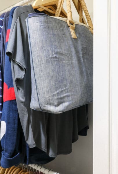 2 Simple Steps on How to Organize Clothes by Color In Closet