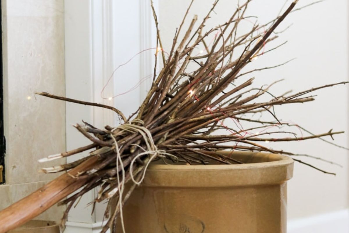 How to Make a Witch Broom for Vintage Halloween Decorations