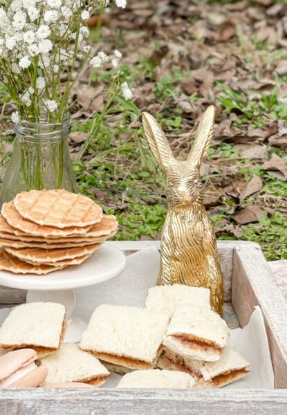 How to Throw a Cheerful and Adorable Vintage Tea Party Picnic