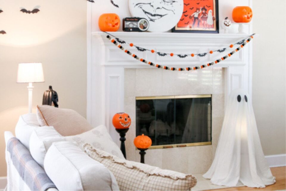 DIY Sheet Ghost Halloween Decoration in 4 Simple Steps