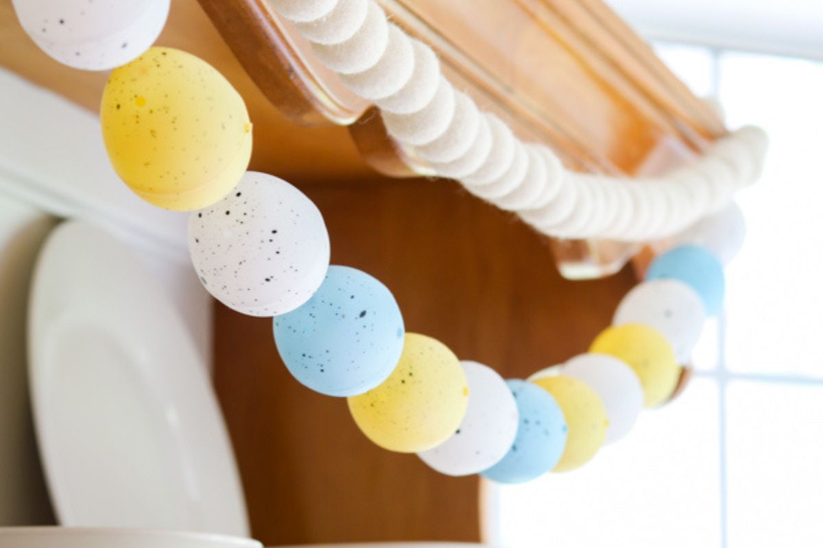 How to Create a Fun DIY Easter Egg Garland In Just Minutes
