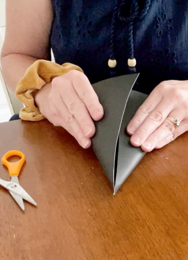 How to Make a Witches Hat Out of Paper (4 Easy Steps)