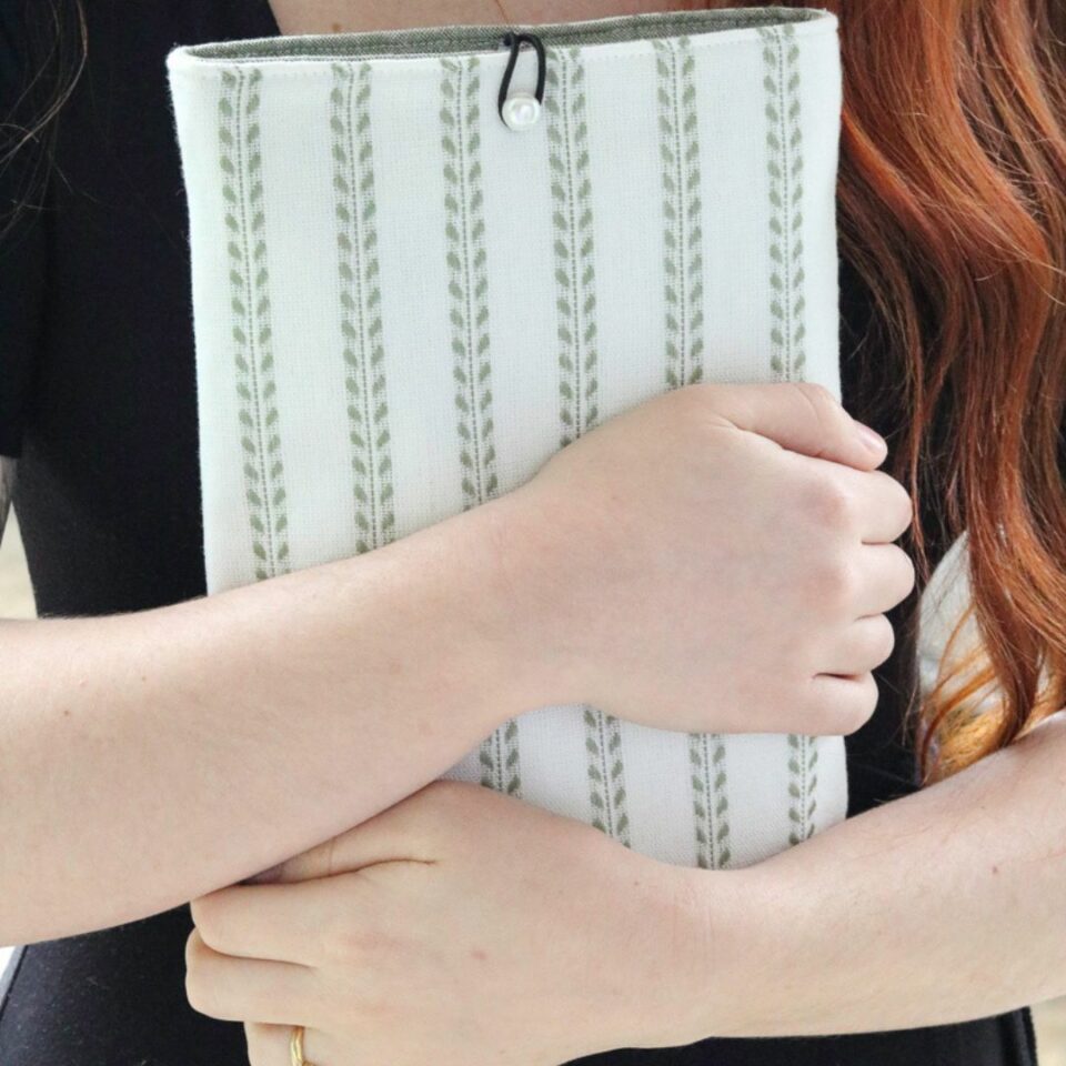 DIY Book Sleeve: Wrap Your Reads in Style & Protection!