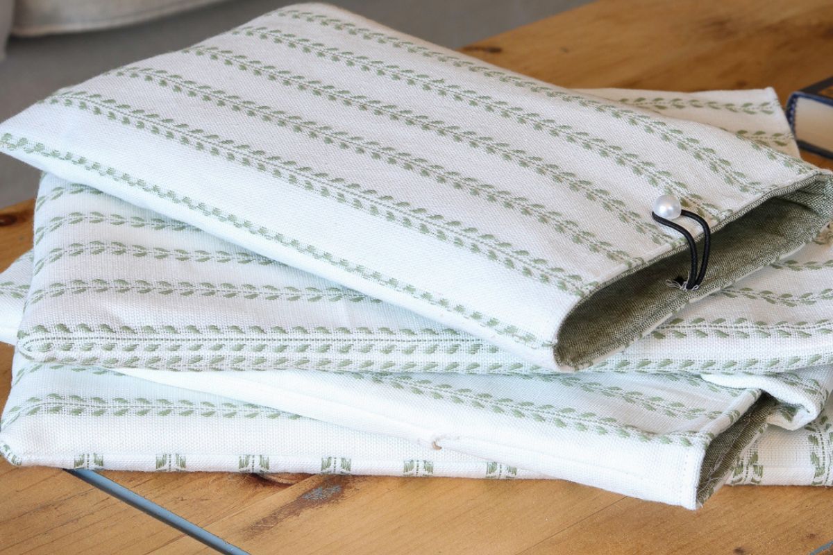 DIY Book Sleeve: Wrap Your Reads in Style & Protection!