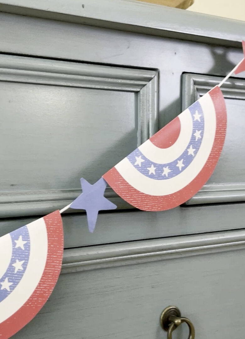 Charming Patriotic Mantel Decor Ideas