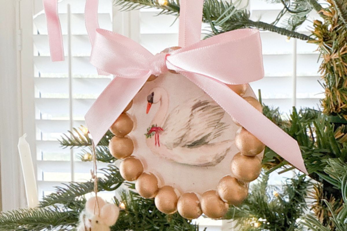 DIY Picture Frame Ornament for Printables Too {Easy & Cheap}