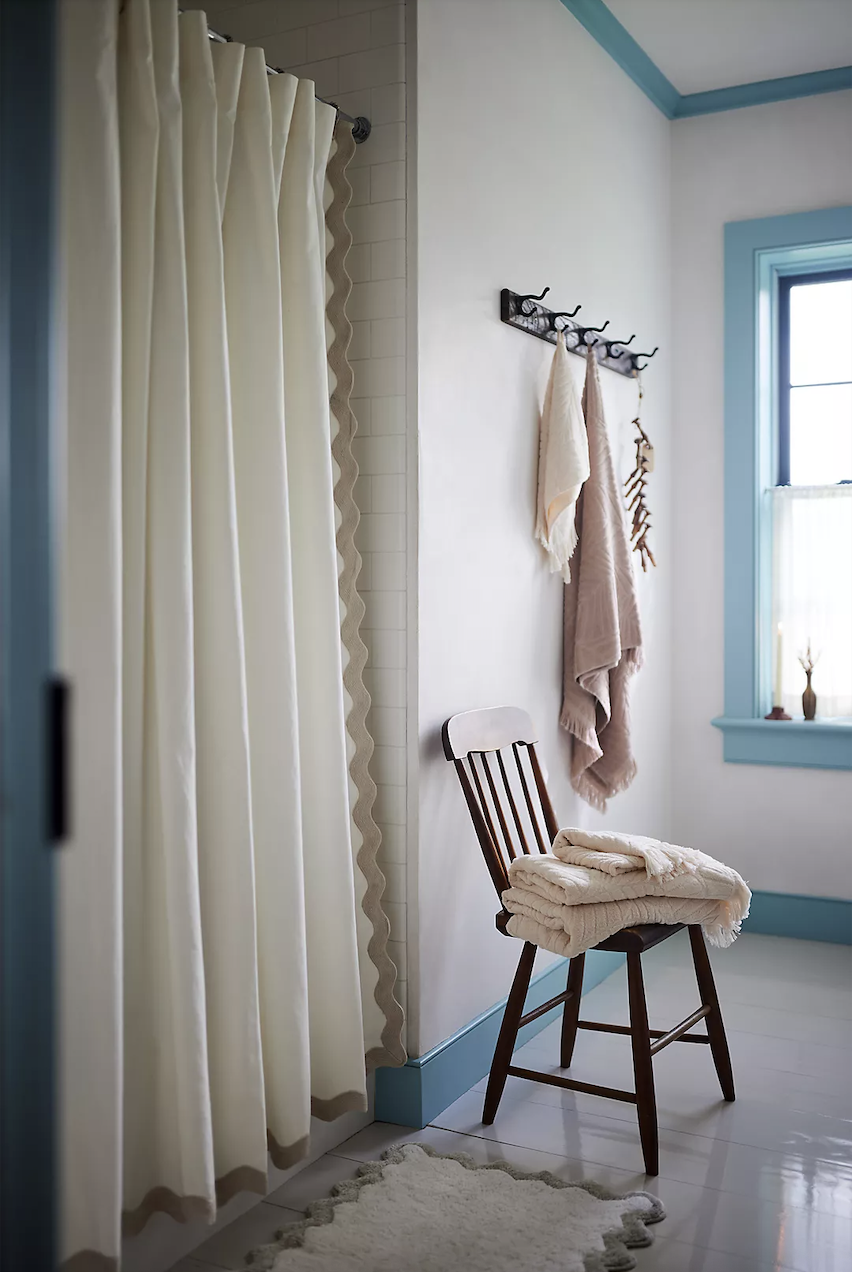 Your Ultimate Shower Curtain Guide (20 Style Ideas!)